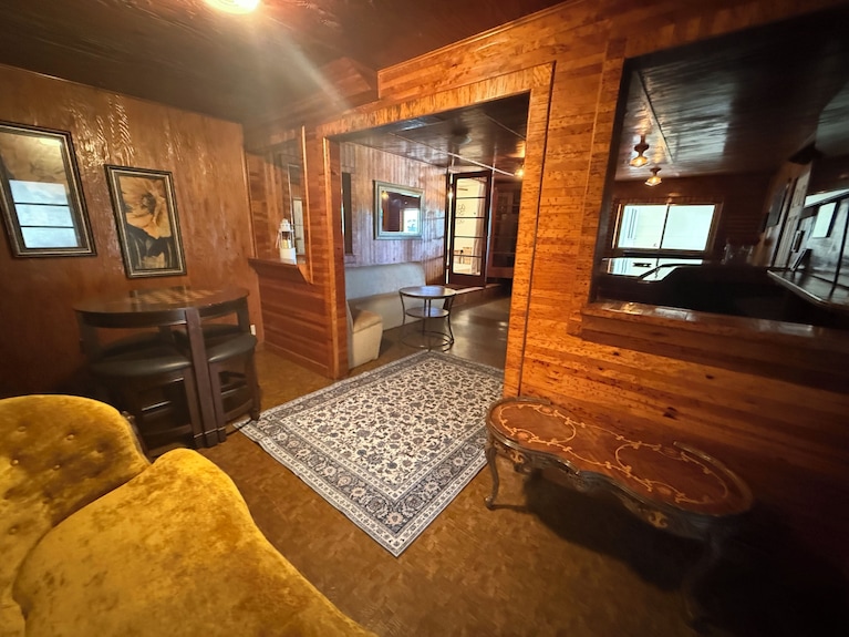 Central 3-bedroom House In Redding With Pool & Vintage Bar Room - 雷丁