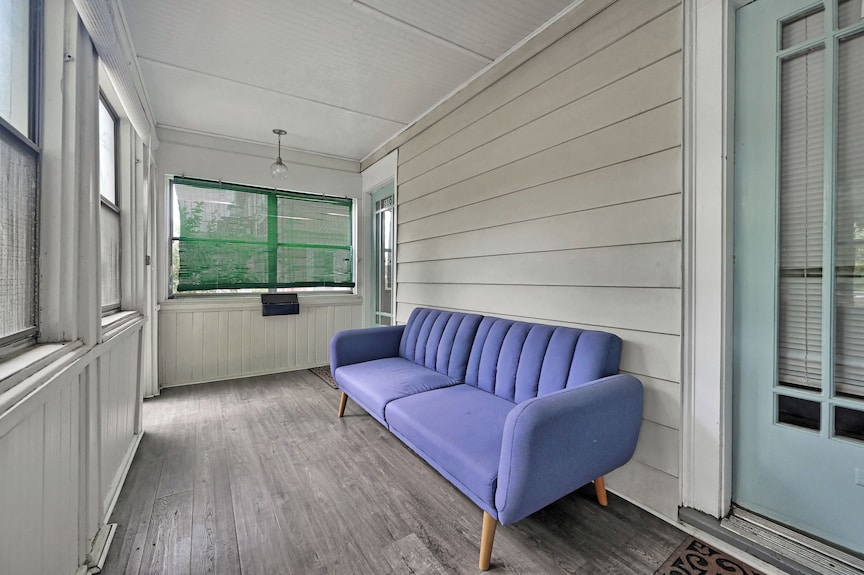 Amazing 3-bedroom Apartment In East Watertown With Parking, Wifi, Ac And More - Bedford, MA