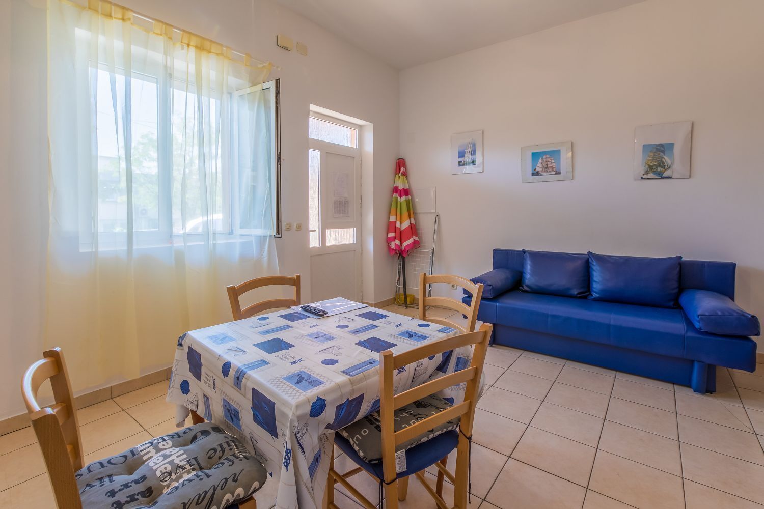 Affordable Family Flat Just 100 Metres From The Beach With Private Terrace - Crikvenica