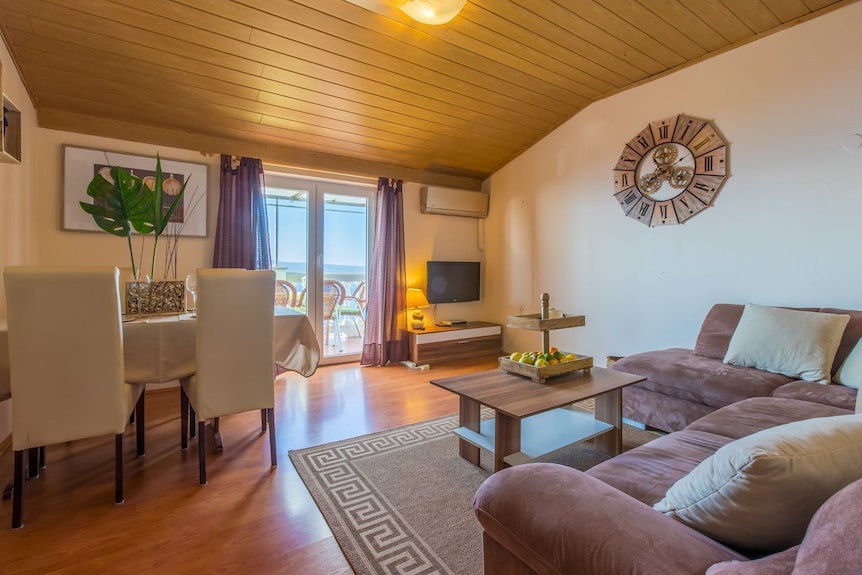 Charming Flat Just 700 Metres From The Beach With Sea Views, Pool, Bbq, Private Parking - Crikvenica