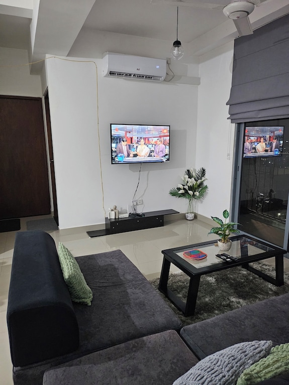Spacious 3-bedroom Apartment With Wifi, Ac In Charming Colombo - Colombo