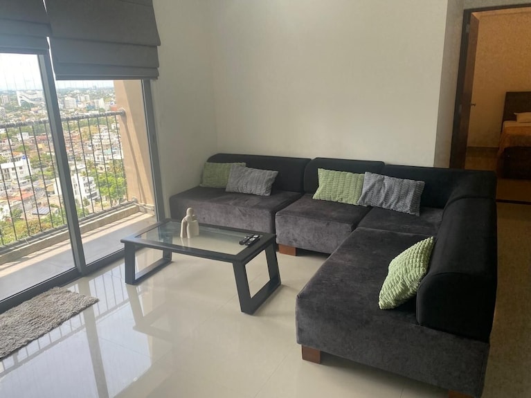 Spacious 3-bedroom Apartment With Wifi, Ac In Charming Colombo - Colombo