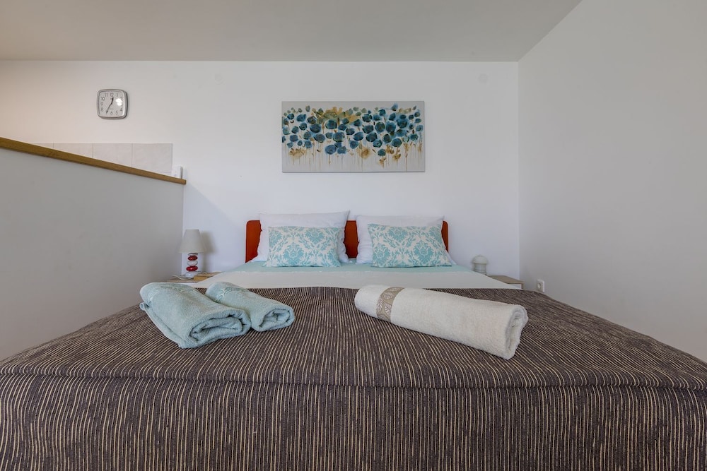 Cosy studio just 450 metres from the sandy beach with private terrace ...