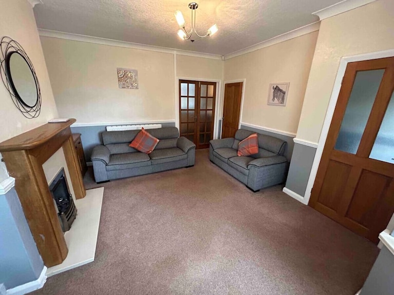 Lovely House & Driveway Parking - Congleton