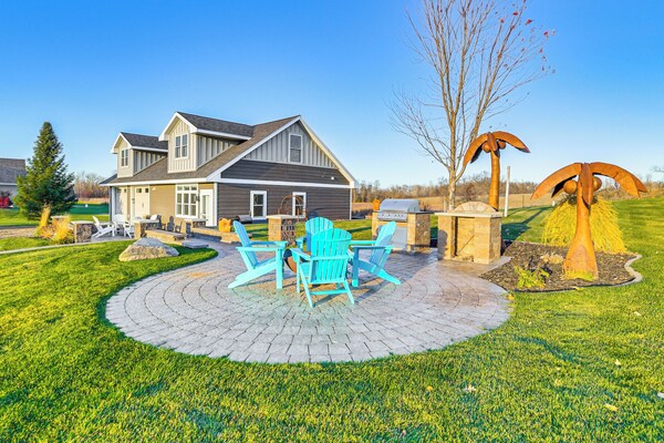Lakefront Gem: Grills & Fire Pit In Dent - Dent, MN
