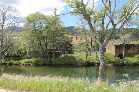 Piscina exterior . Casa Rural La Flor del Naranjo