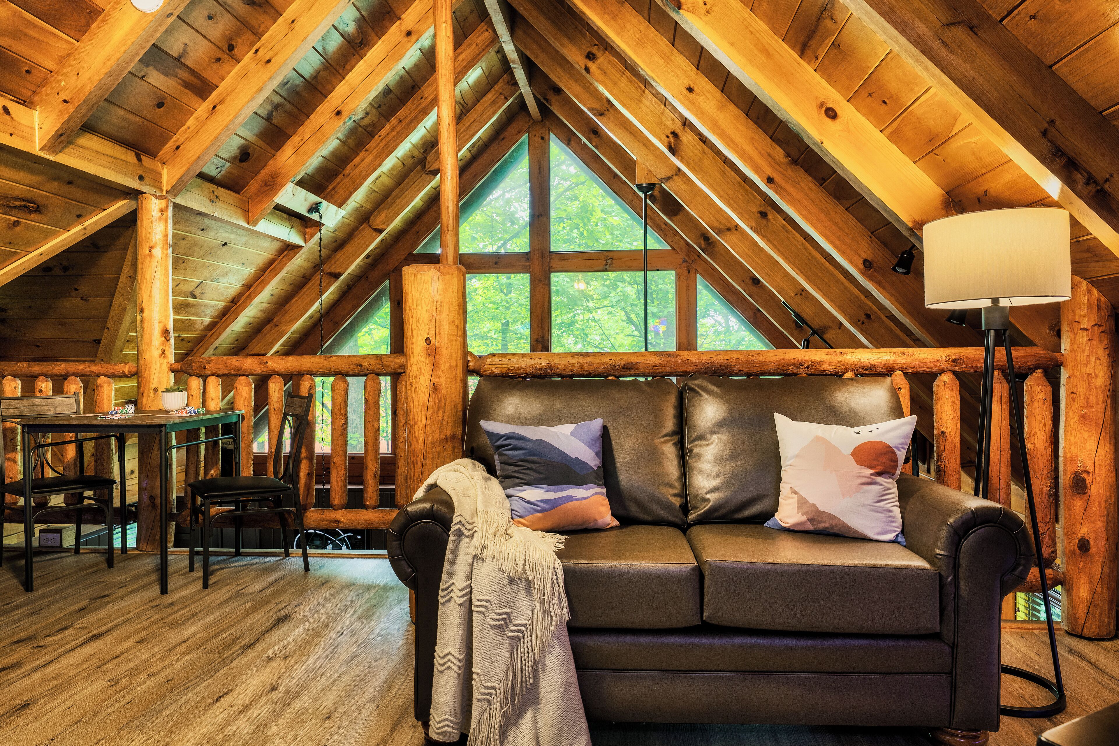 Perfect For Families & Couples! Arcade Games, Sauna, Hot Tub, Fire Pit! Book Now - Sevierville, TN