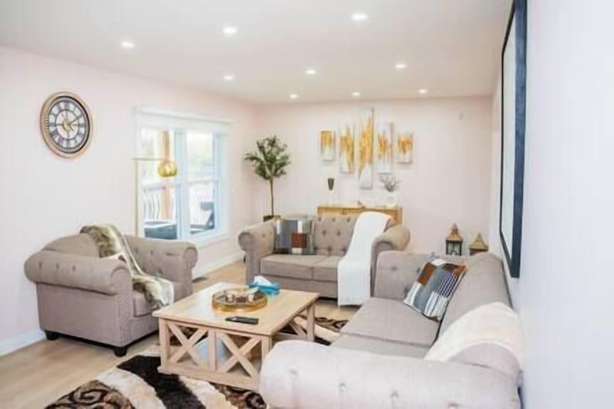 Waterfront Georgian Bay Villa · Sauna, King Bed, Game Room, 5br - 沃薩加比奇