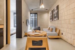 Apartamento luxo | Área de estar | TV de tela plana 50 polegadas com canais digitais