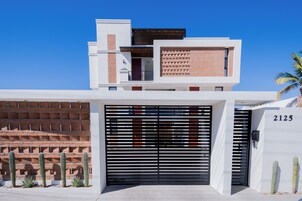 Fachada da propriedade