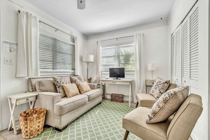 1br Cottage With Heated Pool In Victoria Park - Hollywood, FL