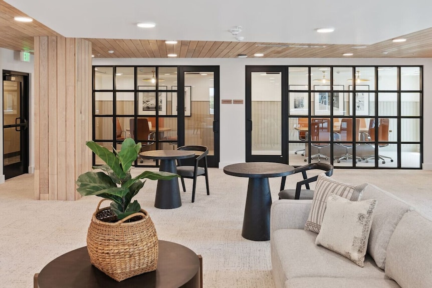 Vibrant 1bd 1ba W/pool, Gym, Htub, Bowling + More! - Salt Lake City Airport (SLC)