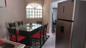 Quarto, 1 quarto, fumadores, pátio | Restaurantes