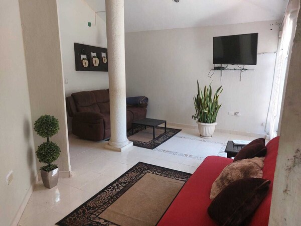 Room In Apartment - Cozy Mérida Retreat With Pool & Garden View - Mérida