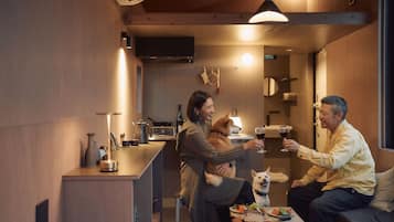 Quarto Standard, não fumadores (Dog Friendly Trailer House) | Sala de estar | Piso aquecido