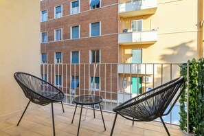 Quarto casal conforto, vista para a cidade | Cofres nos quartos, cortinas blackout, Wi-Fi de cortesia