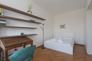 1 quarto, roupa de cama fornecida 