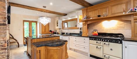 Casa | Cozinha privada | Um frigorífico, um micro-ondas, um forno, uma placa de cozinha