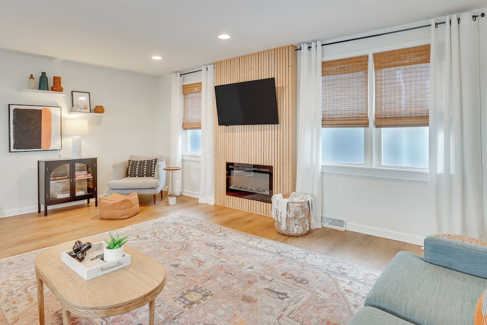 Patio & Lake Views: Family-friendly Canton Retreat - Canton, OH