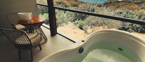 Suíte luxo, varanda coberta, vista para o mar | Wi-Fi de cortesia