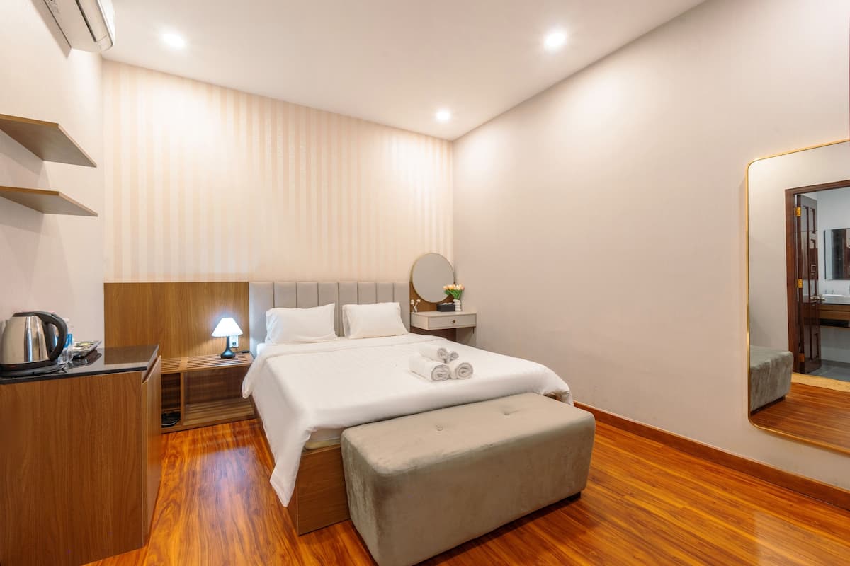 Quarto Básico | Secretária, secretária adequada para computadores portáteis