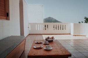 Casa | 2 quartos, escrivaninha