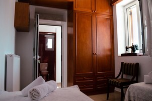 Casa | 2 quartos, escrivaninha