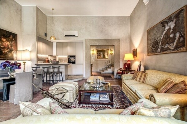 Wonderful Apartment With Balcony In Piazza Margana - Rome