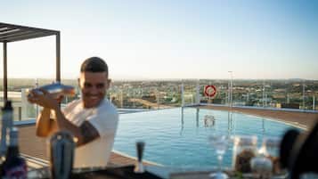 Bar junto à piscina