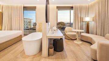 Castelo Suite Terrace & Plunge Pool | Roupa de alta qualidade, edredões de penas, minibar, cofre no quarto