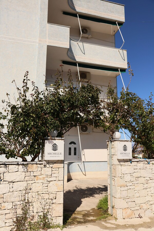 Michelle Apartments - Ksamil