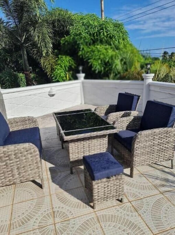 Relax In Peace And Comfort In A 1-bedroom Flat In Christ Church With Wifi, Ac - Barbados