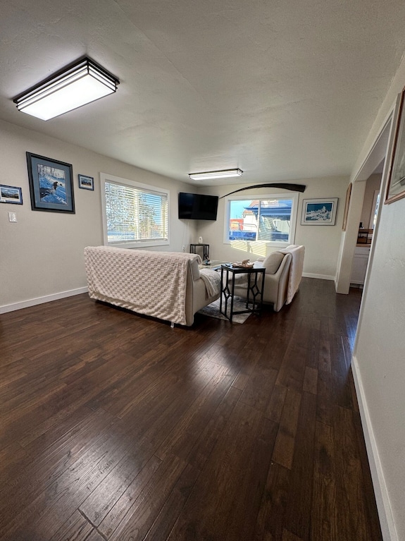 Newly Remodeled Charming Cozy 3-bedroom House In Anchorage With Wifi - Anchorage, AK