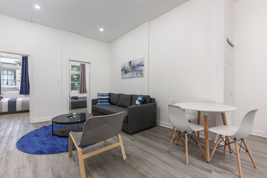 Chic 2-bedroom Apartment In The Heart Of The Citys Vibrant Hub - Montreal