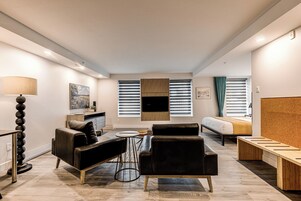 Apartamento Standard, cozinha (C09) | Sala de estar | Smart TV de 30 polegadas com canais digitais, serviços de streaming 