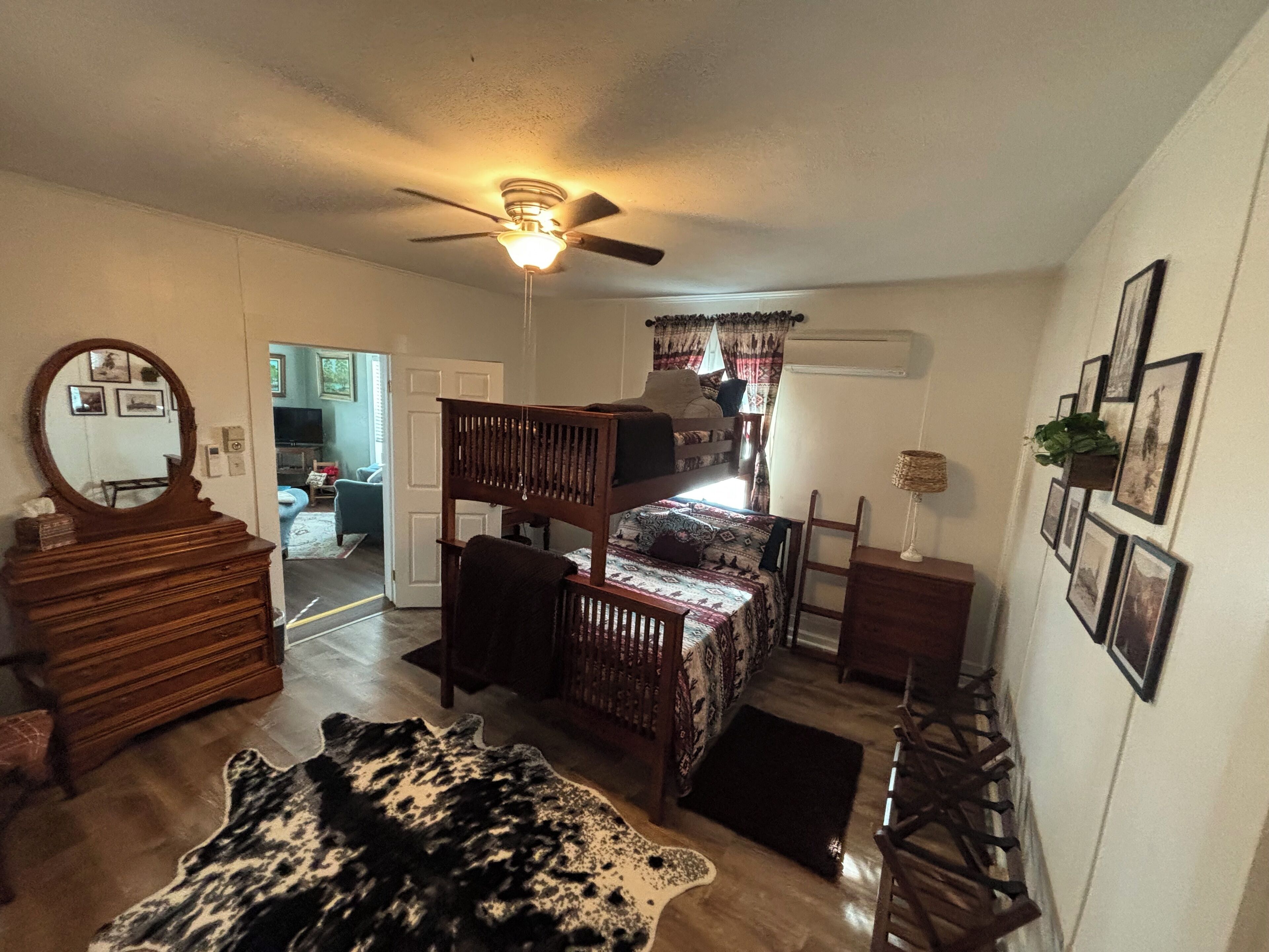Cozy Farmhouse W/pool. Central To Museums, Golfing, Lakes, Sports & Shopping. - Joshua, TX