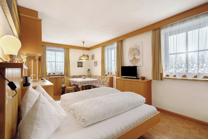 Studio Apartment 'Untersinnerhof Apt Herbst' With Mountain View, Shared Garden And Wi-fi - Niederdorf