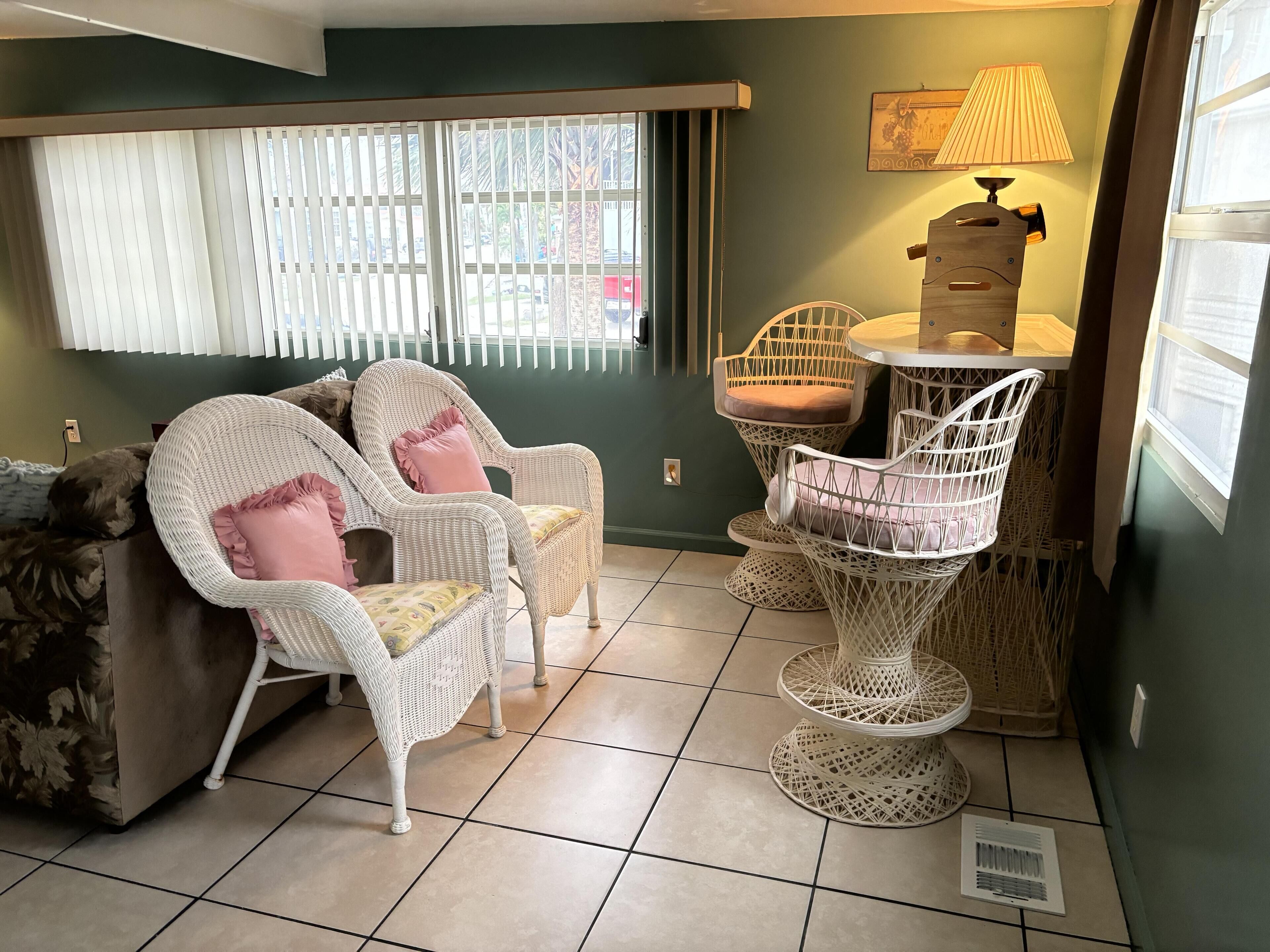 2 Bedroom 1 1/2 Bath Beach Bungalow - Port St. Lucie, FL