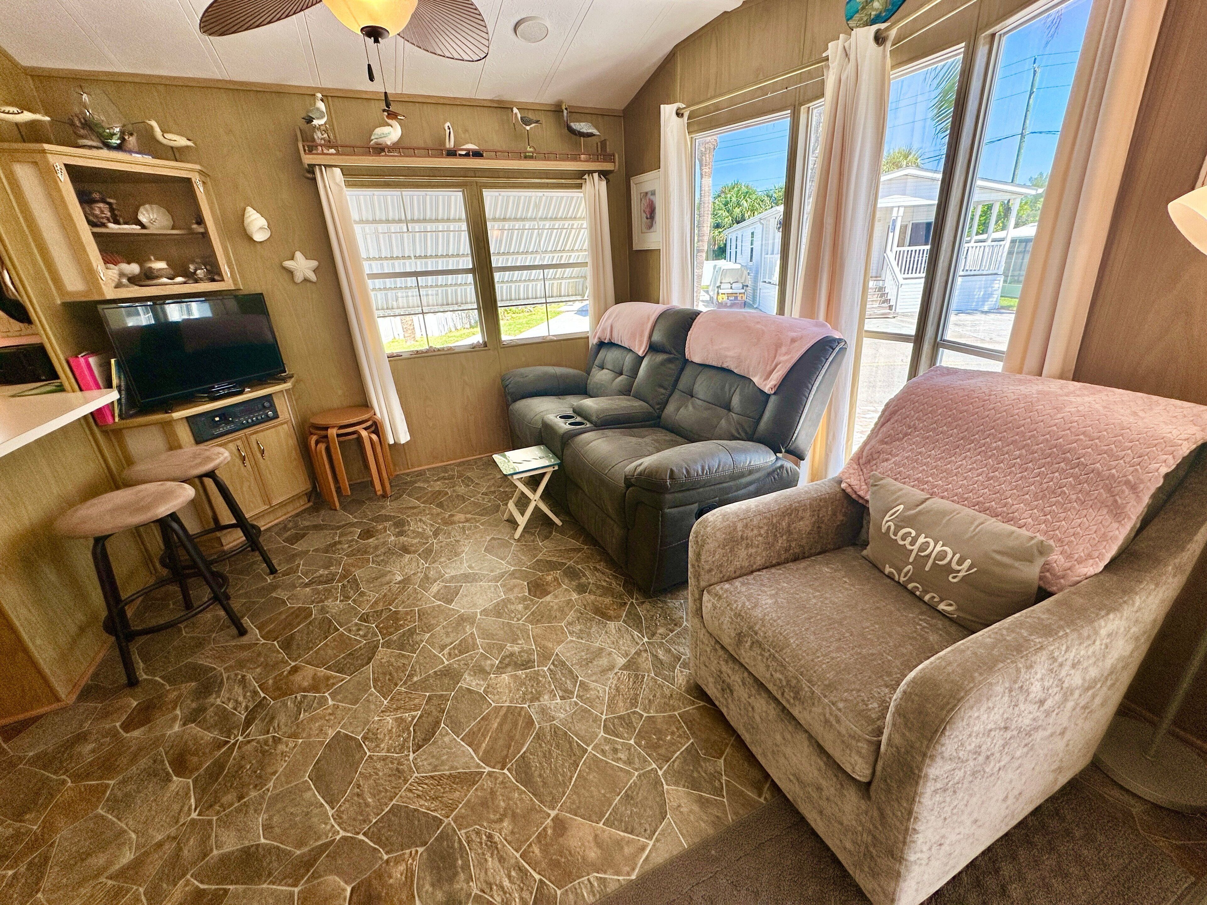 Enjoy Paradise In This 1 Br, 1 Bath Beach Home - Jensen Beach, FL