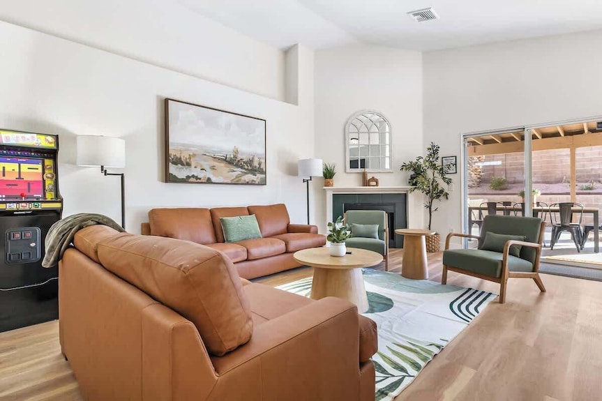 The Stunner - Cozy Fireplace And Pool + Heated Spa - Lake Las Vegas, NV