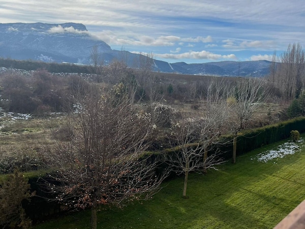 Apartment Jaca, 2 Bedrooms, 4 Persons - Jaca