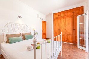 Vila, 3 quartos, piscina particular, vista para a piscina | 3 quartos, roupa de cama