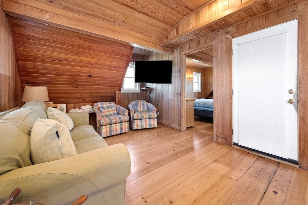 Laughin Place 7 Bedroom Home By Peace Vacations - Pawleys Island, SC
