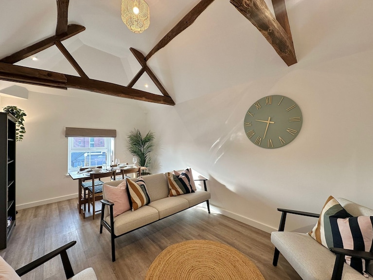 Elegant Apartment In Prime Central Location - Hereford