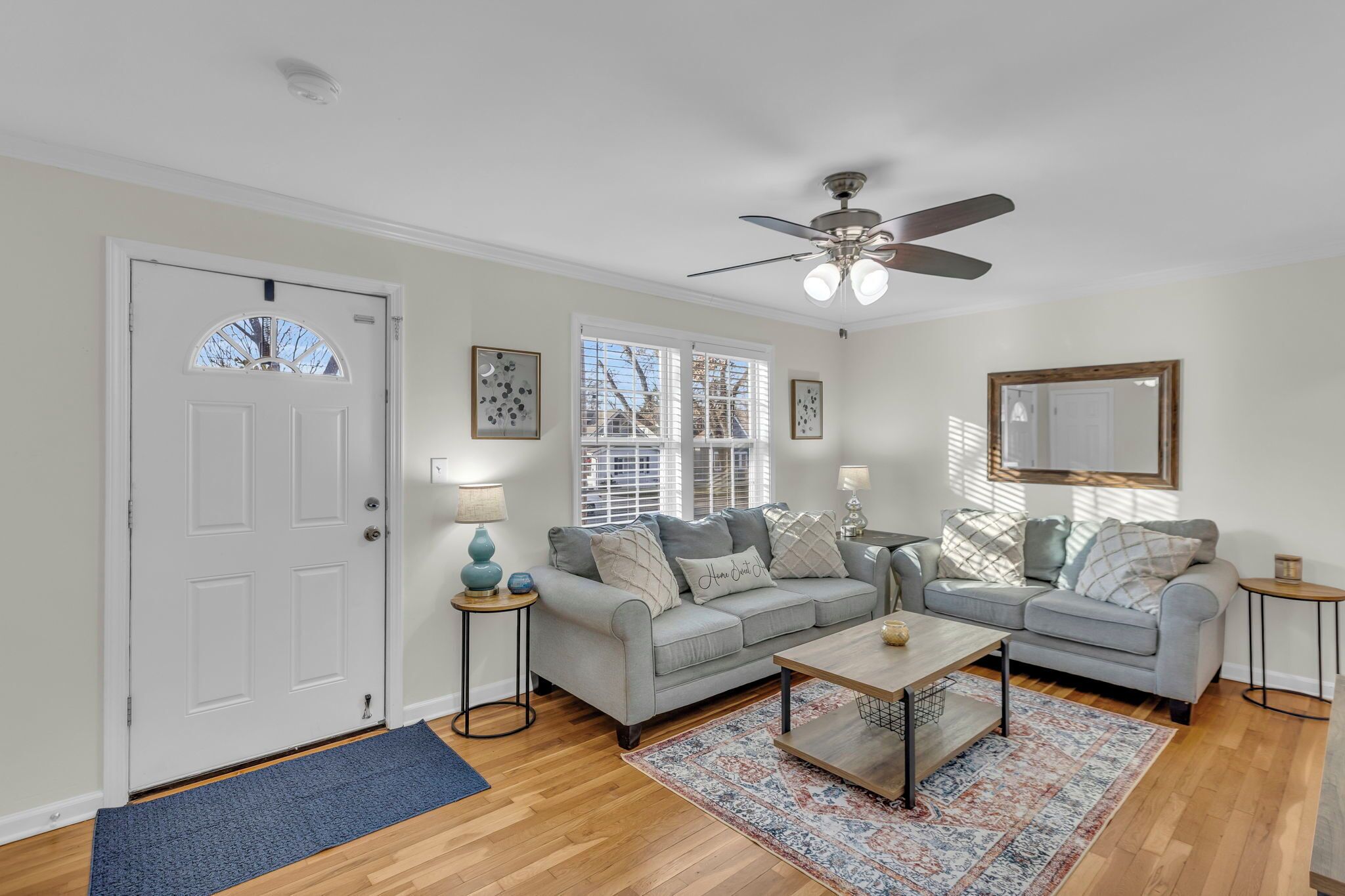 Covered Patio, Finished Basement, Amazing Location - Overland Park, KS