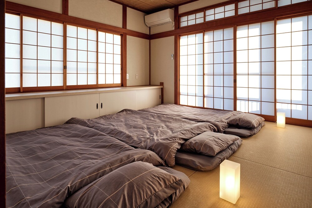 10-minute walk from Takasaki Station! Unlimited Netflix viewing on a 75 ...