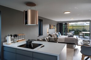 Estúdio superior, vista para o jardim | Roupas de cama premium, individualmente decorados