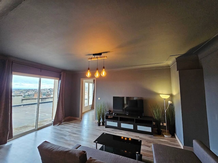 3-bedroom 110m² Apartment With Terrace, View - Thiers