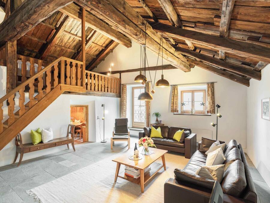 Cobertura executiva | Área de estar | Smart TV 43 polegadas com canais via satélite