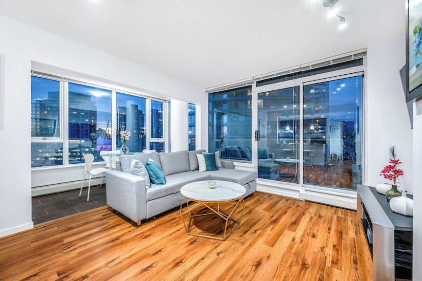 5 Min Walk To Bc Place/fifa 2026/ 270° Rare Found Downtown Ocean/mountain View - Vancouver